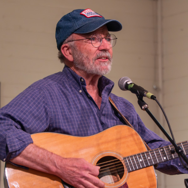 TomSmithMusic.com – Performing songwriter and singer of old songs